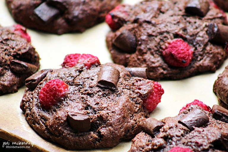 Chocolate Chunk and Fresh Red Raspberry Chocolate Muffins | the ...